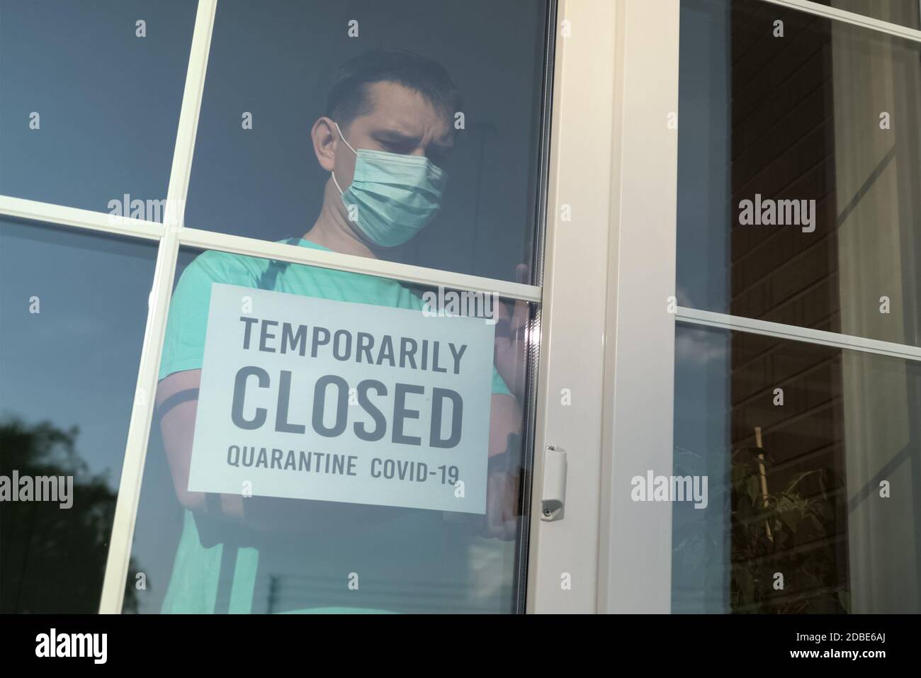 TEMPORARILY CLOSED sign on a frontdoor, Close Up. Temporary business ...