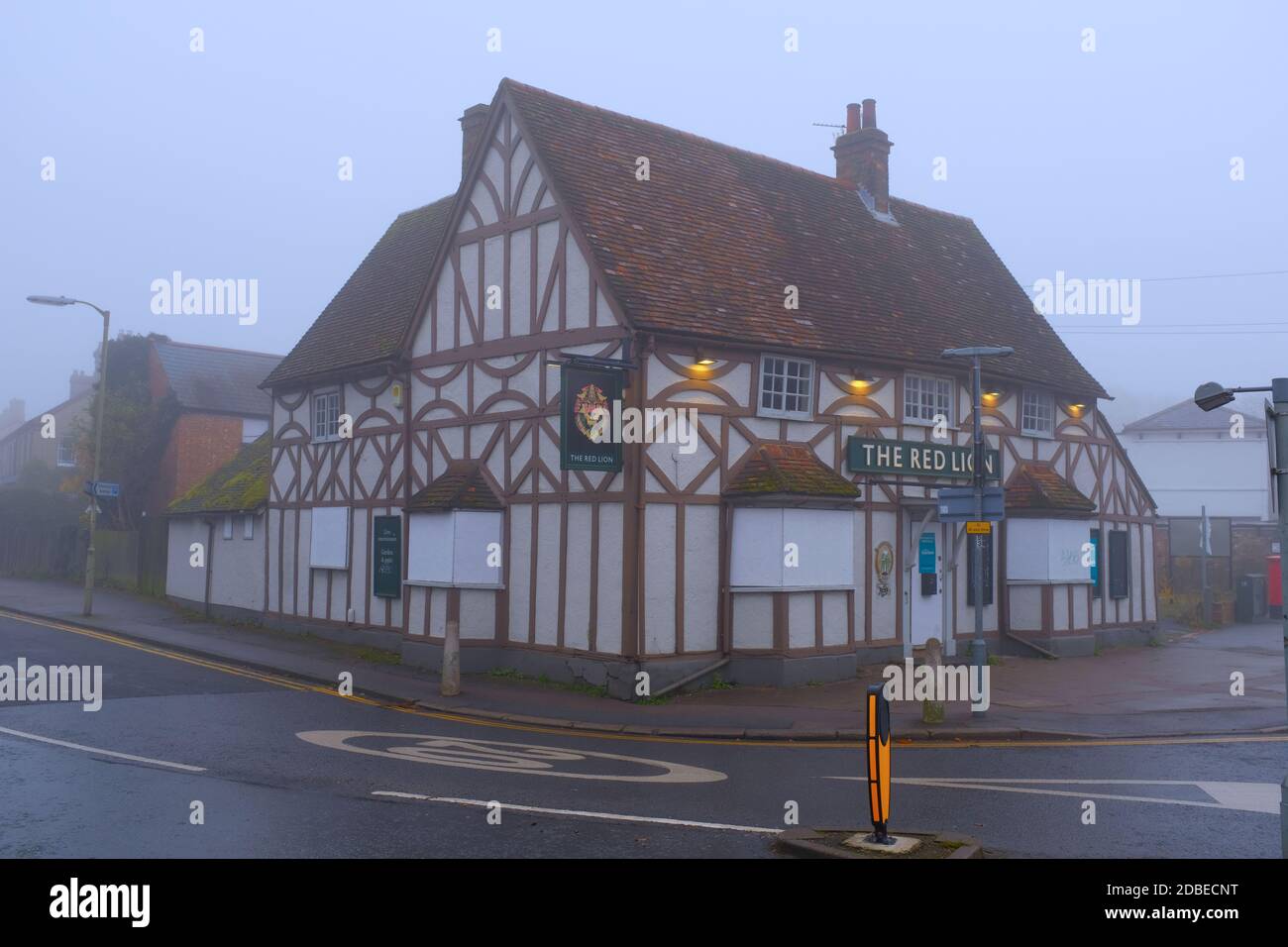Closed down pub hi-res stock photography and images - Alamy
