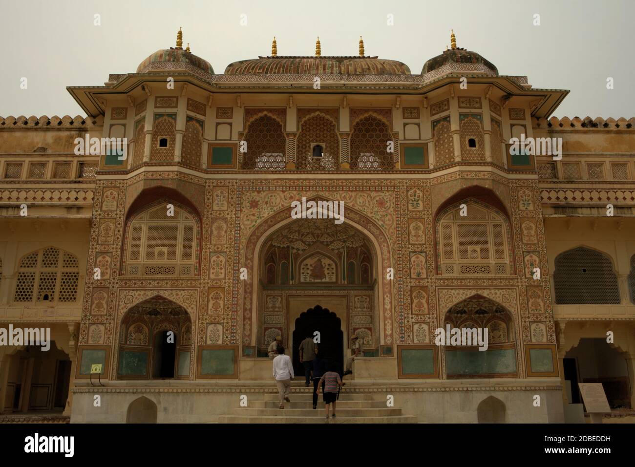 People entering the Ganesh Gate (Ganesh Pol) inside Amer Fort complex ...