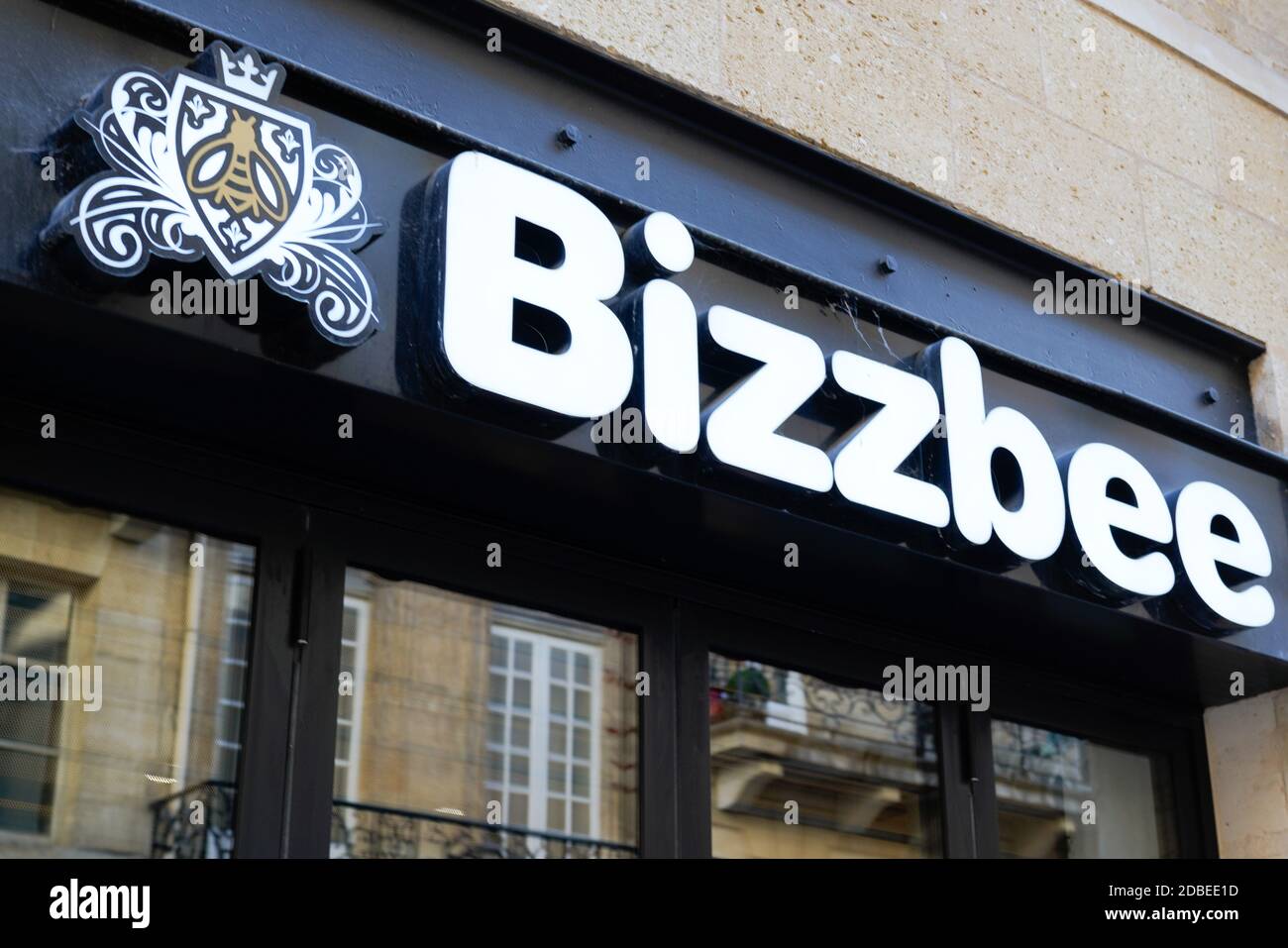 Bordeaux , Aquitaine / France - 11 01 2020 : Bizzbee logo and text sign ...