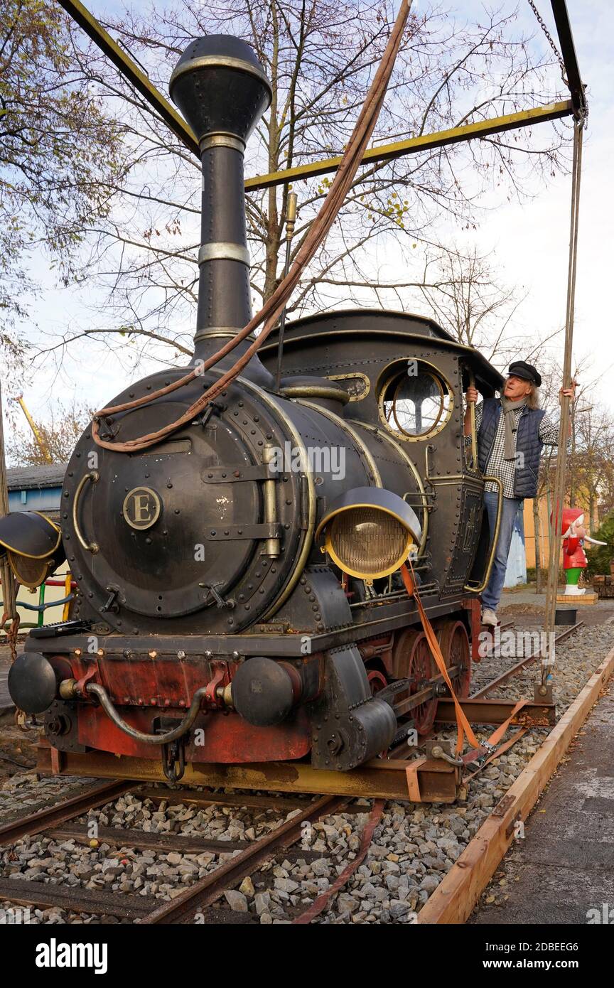 Potsdam, Deutschland. 16th Nov, 2020. Another film prop for the 'Giant ...