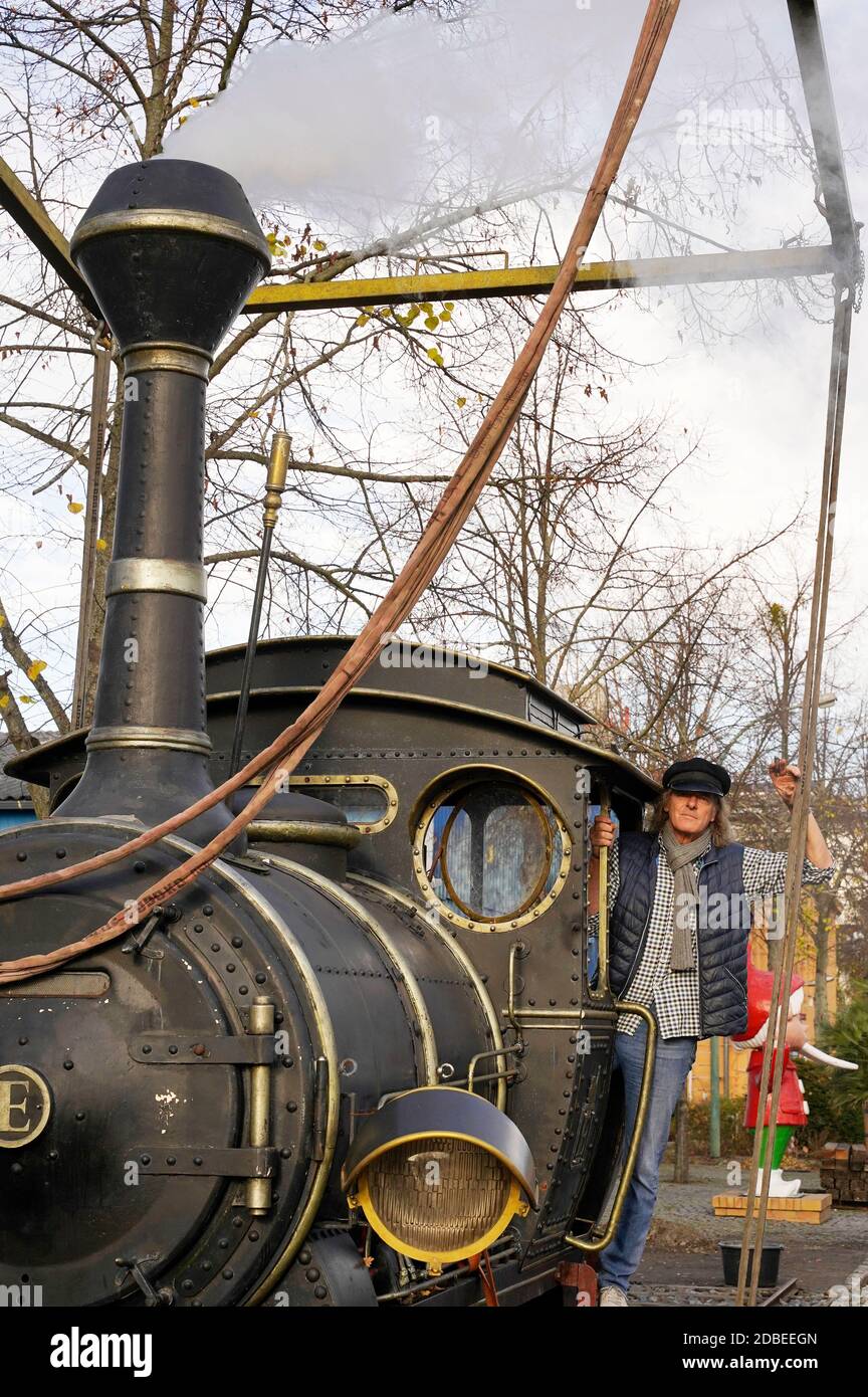 Potsdam, Deutschland. 16th Nov, 2020. Another film prop for the 'Giant ...
