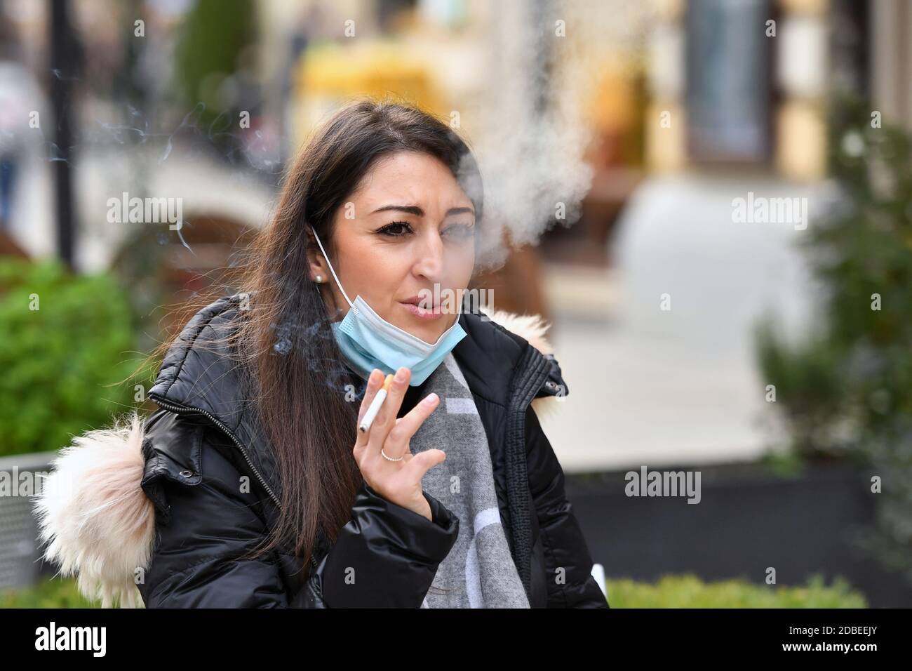 Munich, Deutschland. 17th Nov, 2020. Mask compulsory in the pedestrian ...