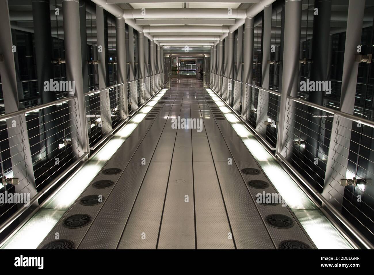 Travelator Tunnel in Airport Concourse Stock Photo - Alamy