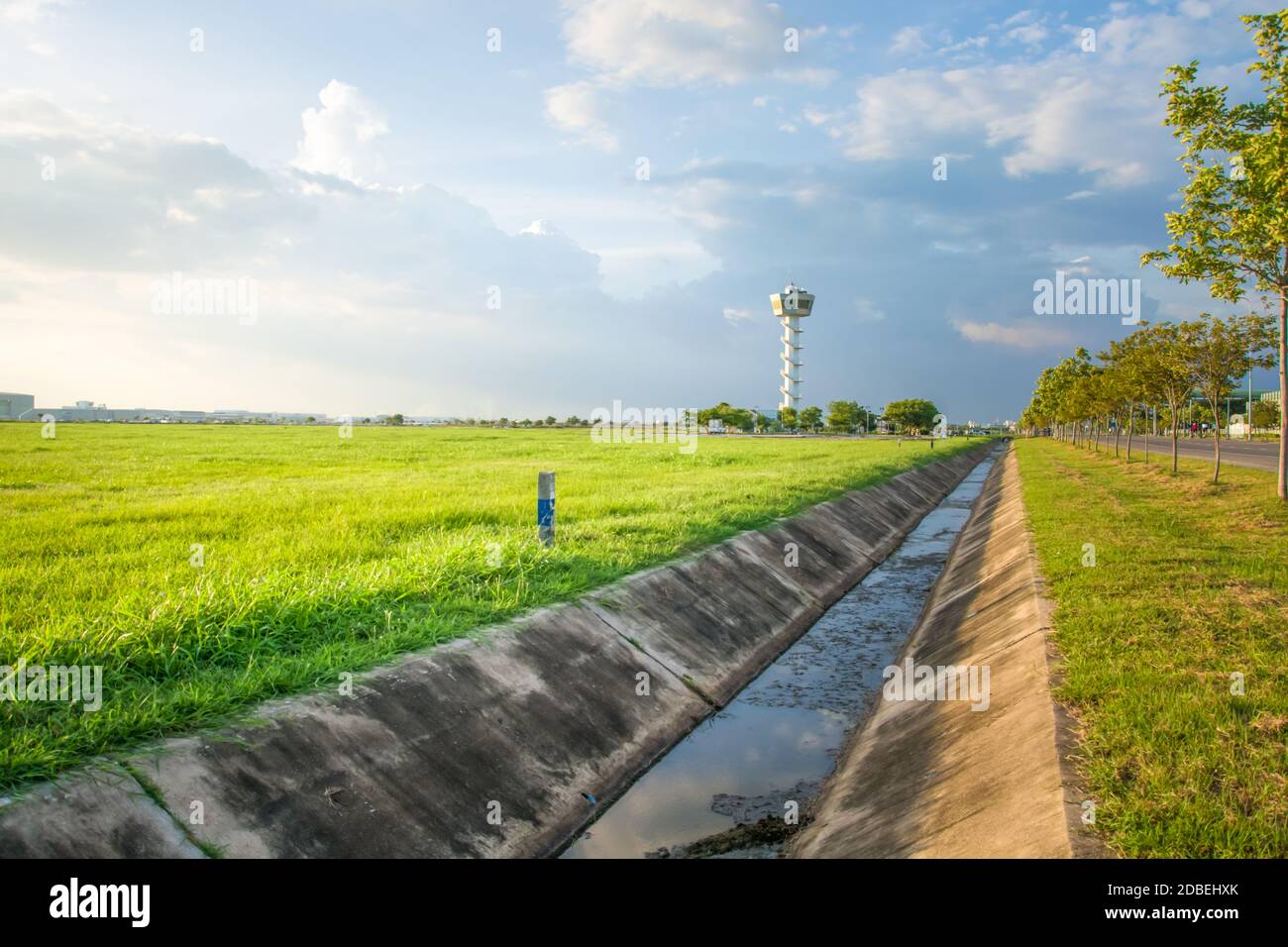 Air Traffic Control tower Sunset Sky Stock Photo - Alamy