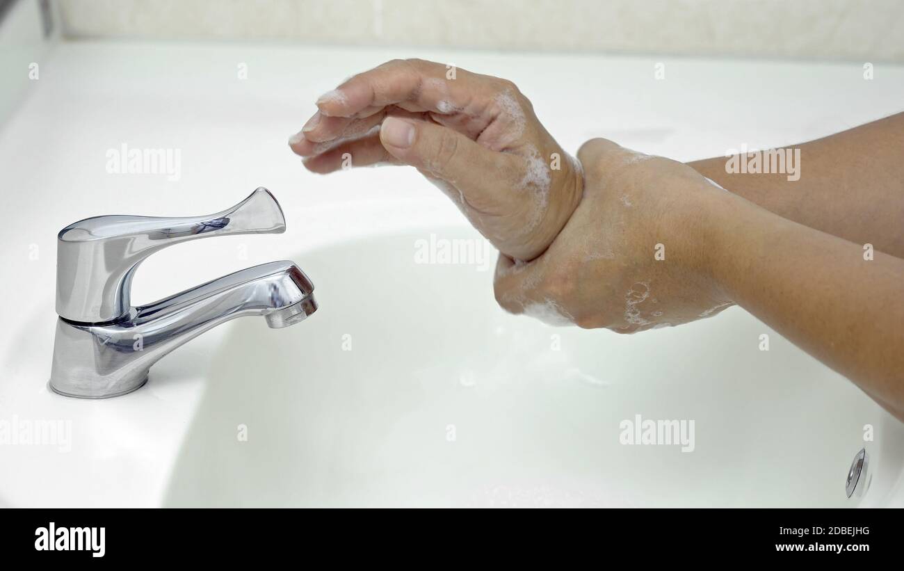 7 steps of hand washing hi-res stock photography and images - Alamy
