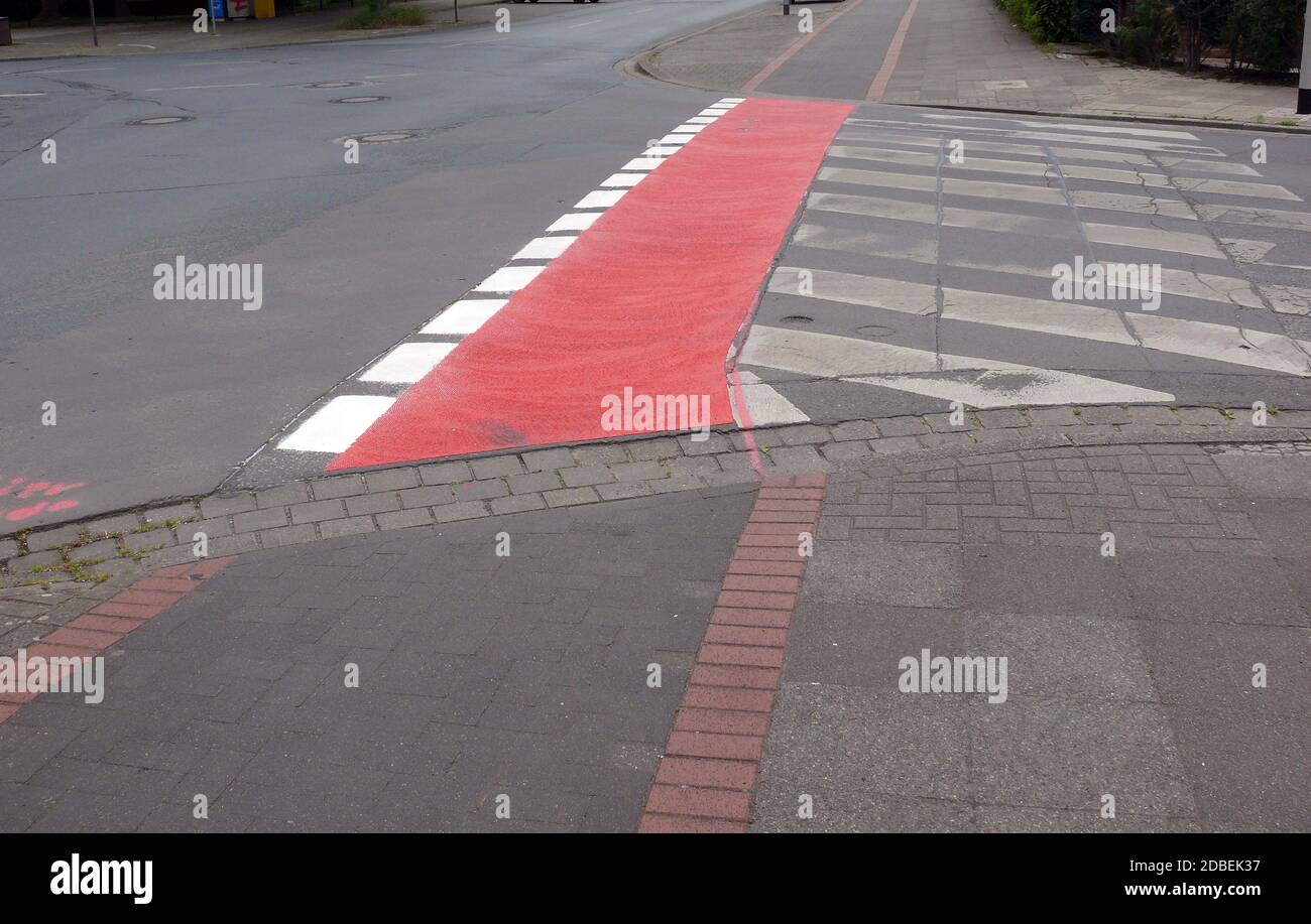 bike path crossing Stock Photo - Alamy
