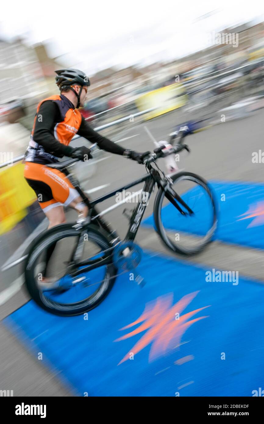 Competitors entering the transition area after the bike ride in the ...