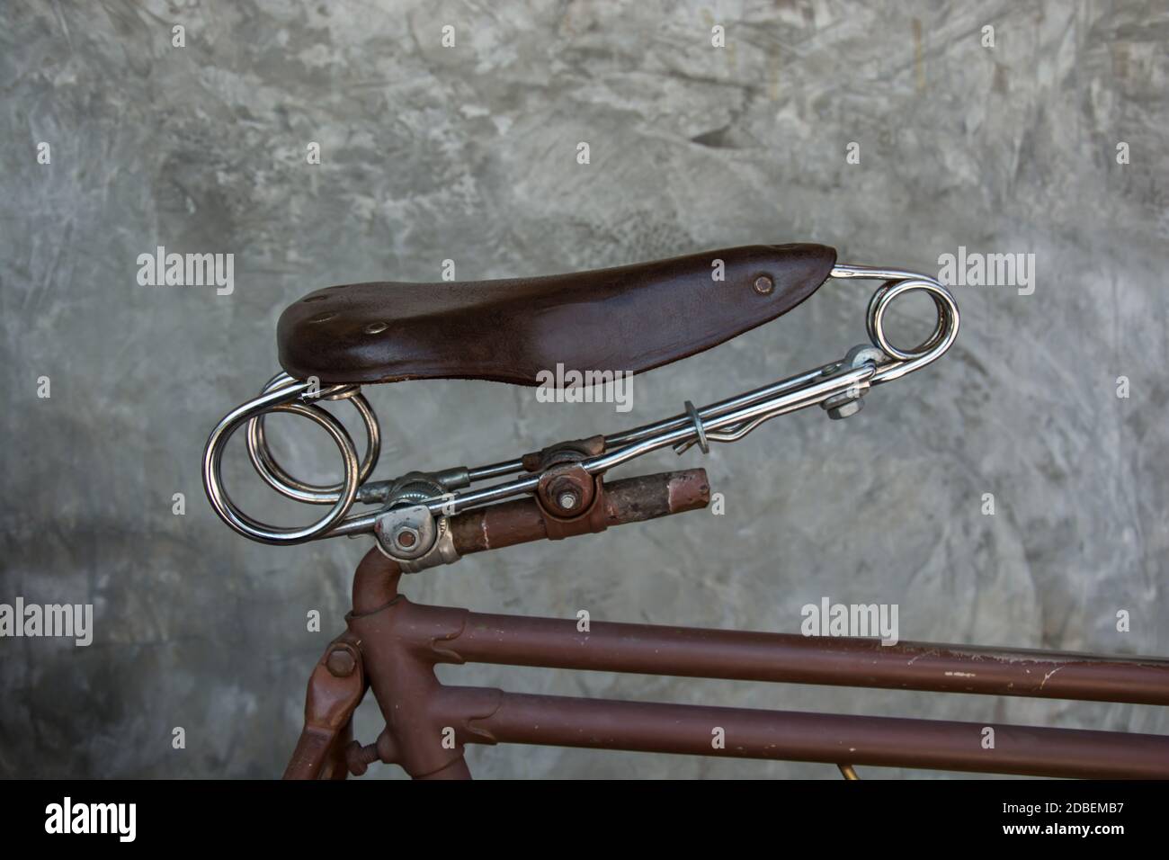 Retro leather bike seat spring hi-res stock photography and images - Alamy