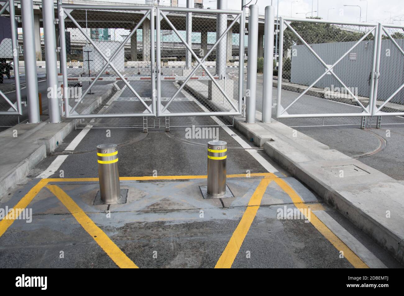 Retractable bollards hi-res stock photography and images - Alamy