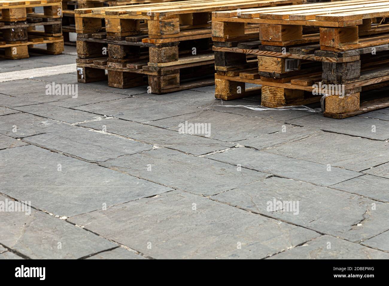 Square pallet hi-res stock photography and images - Alamy