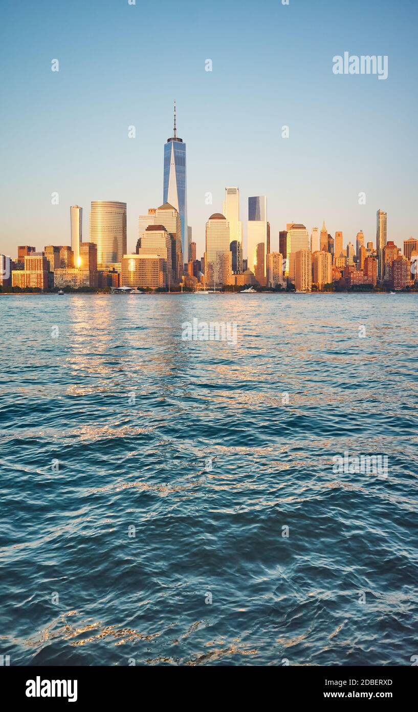 New york skyline from water hi-res stock photography and images - Alamy