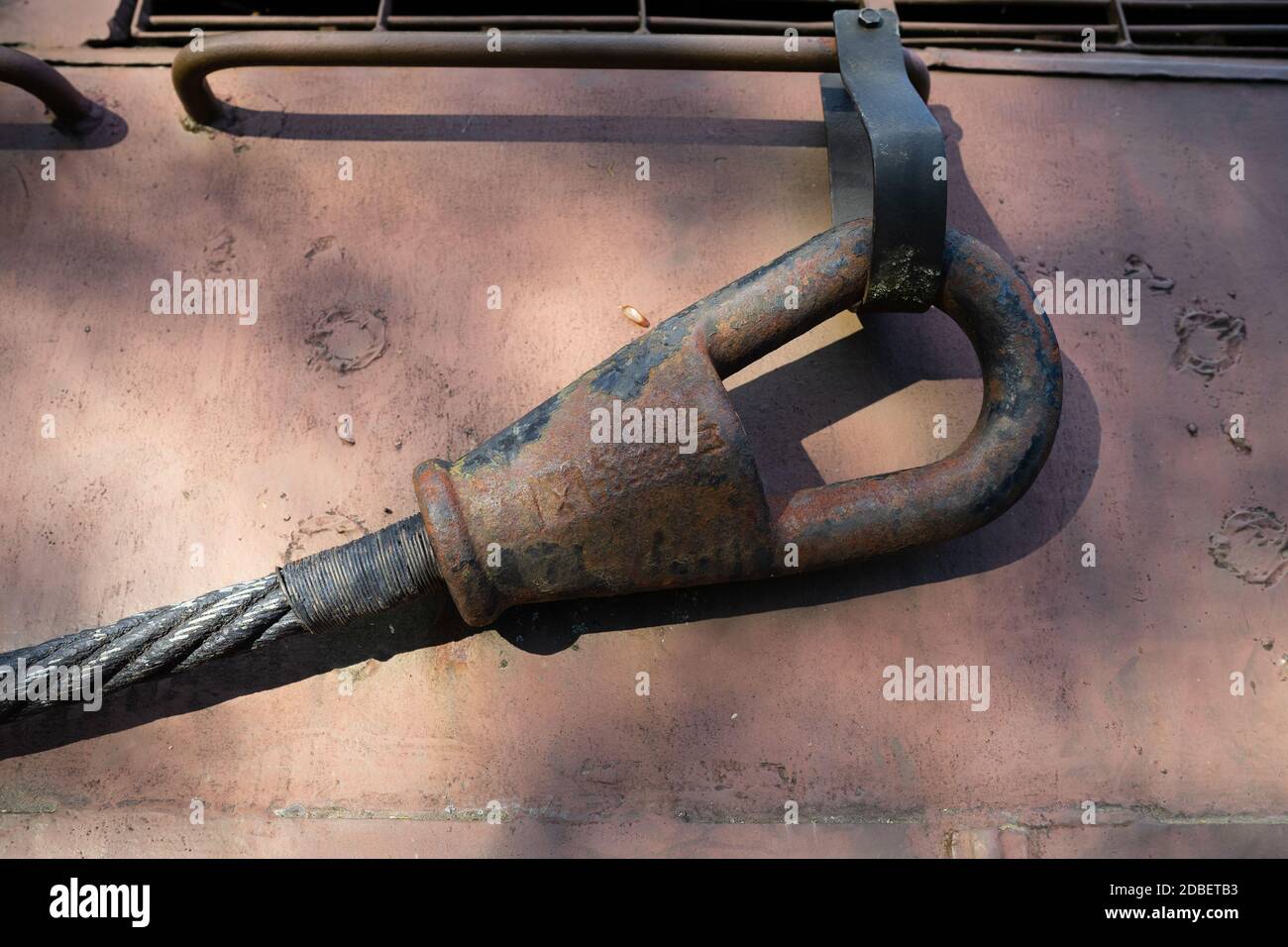 Towing cable hi-res stock photography and images - Alamy