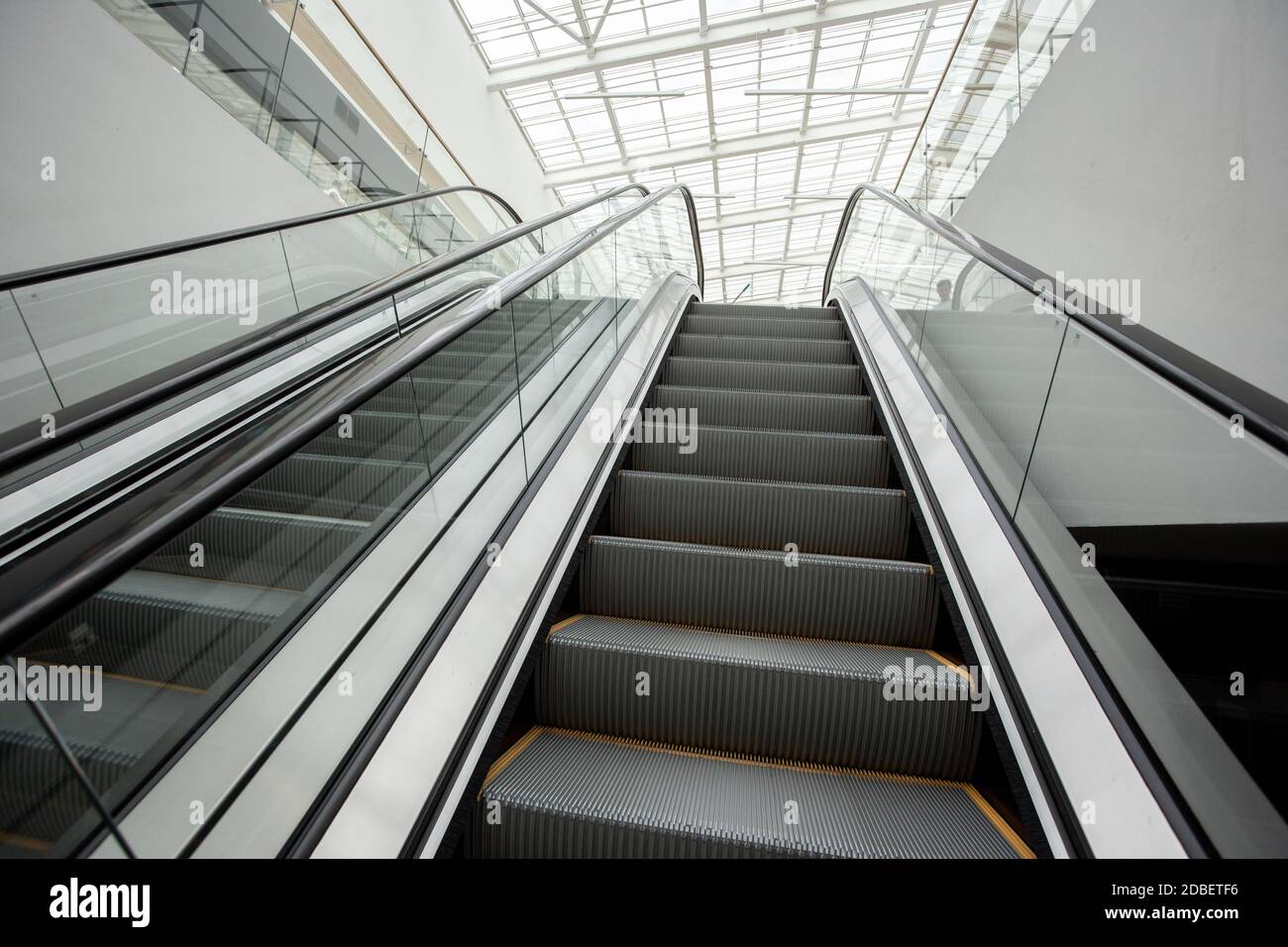 Escalator without people in subway hi-res stock photography and images ...