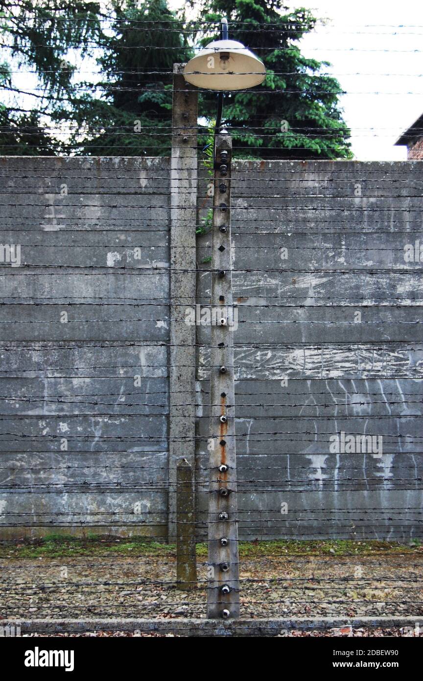 outside lamp by exterior wall of Auschwitz concentration camp Stock ...
