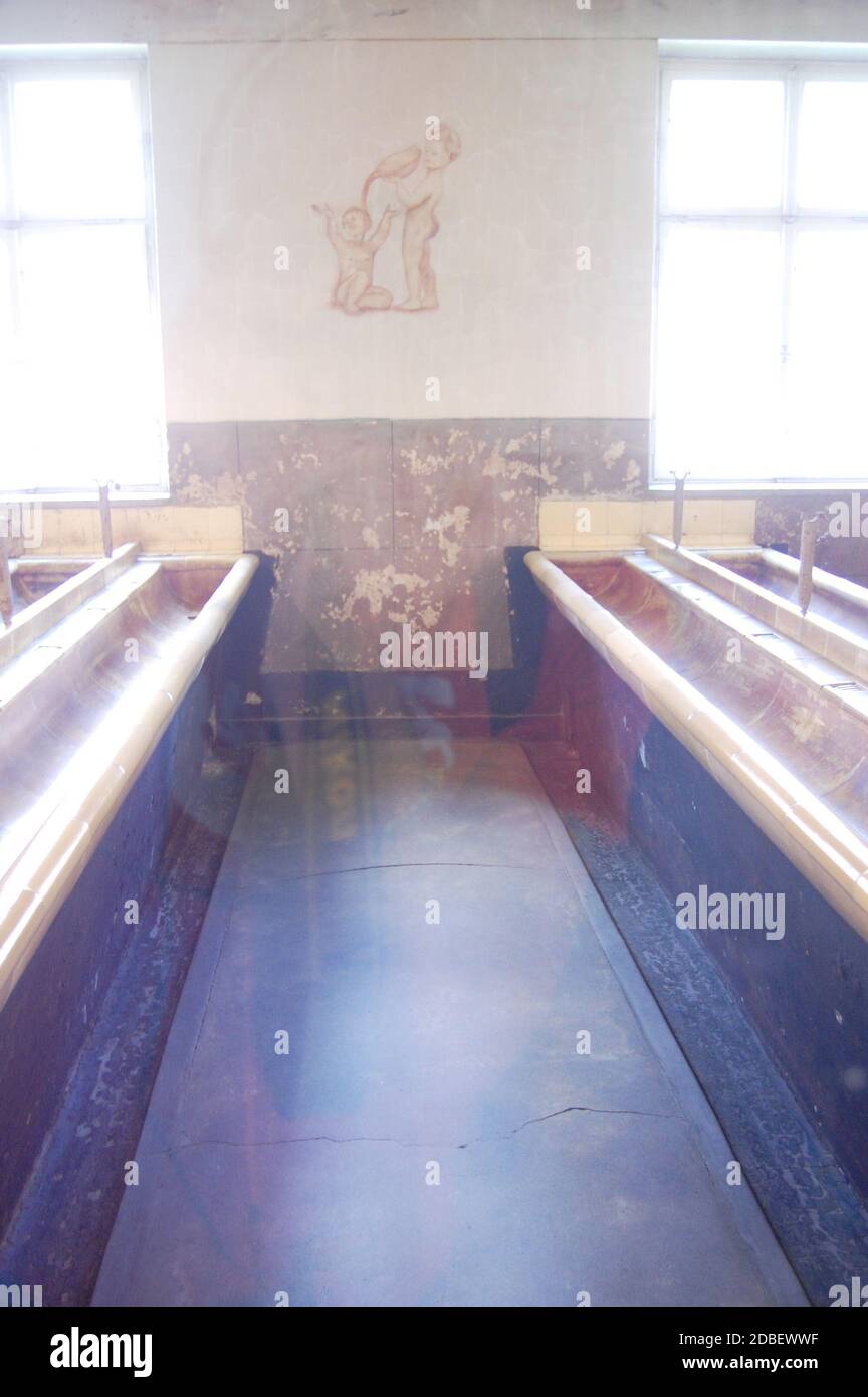 communal washroom at auschwitz concentration camp Stock Photo - Alamy