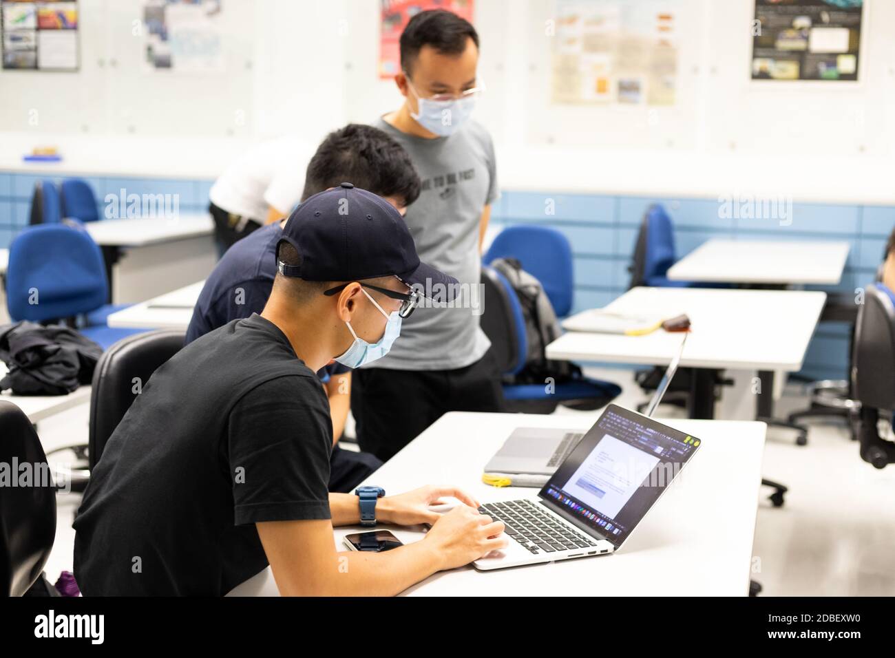 17/11/2020 Teacher or professor & College or university Students with ...