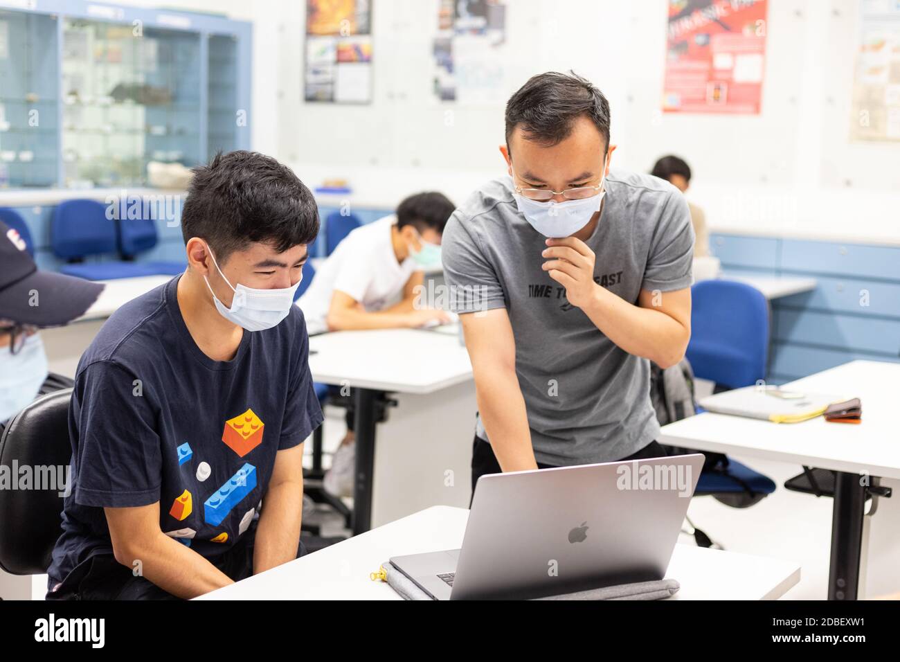 Teacher classroom students 2020 hi-res stock photography and images - Alamy
