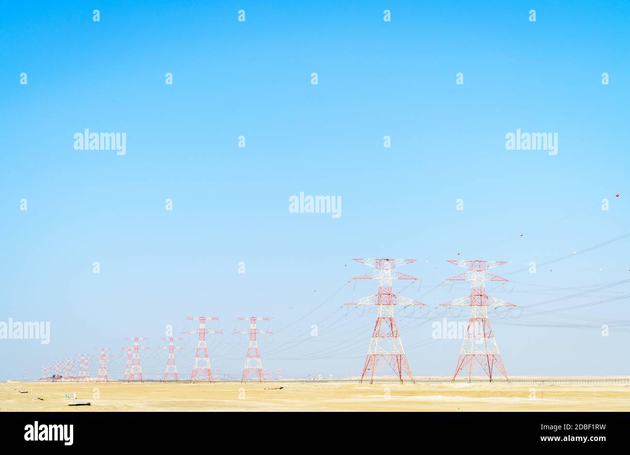 Overhead transmission lines hi-res stock photography and images - Alamy