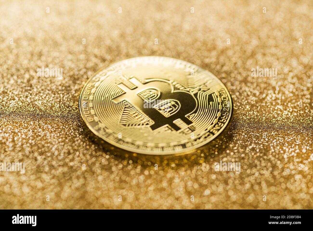 Bitcoin gold coin on a gold shining background Stock Photo - Alamy