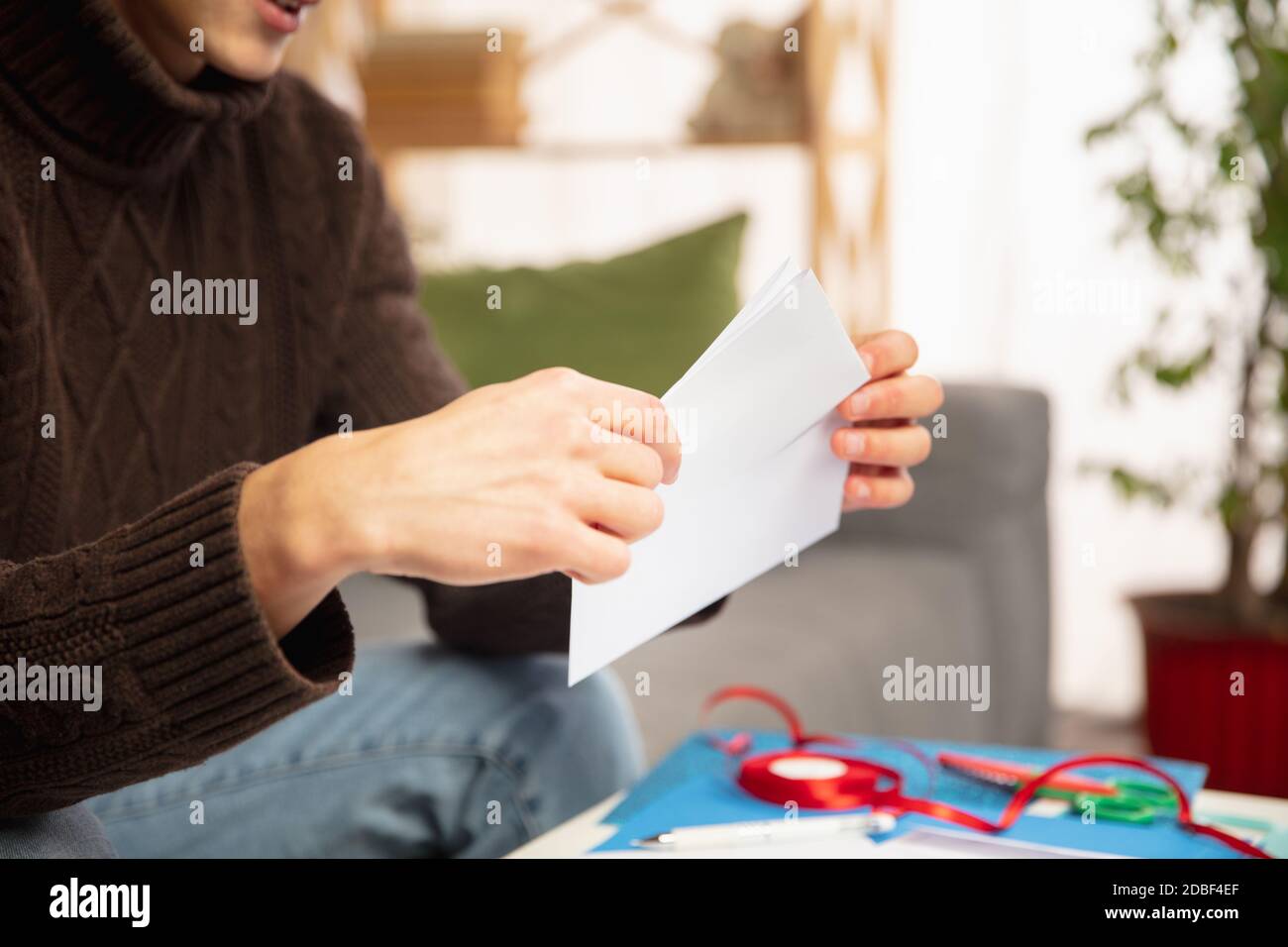 Man opening a birthday card hi-res stock photography and images - Alamy