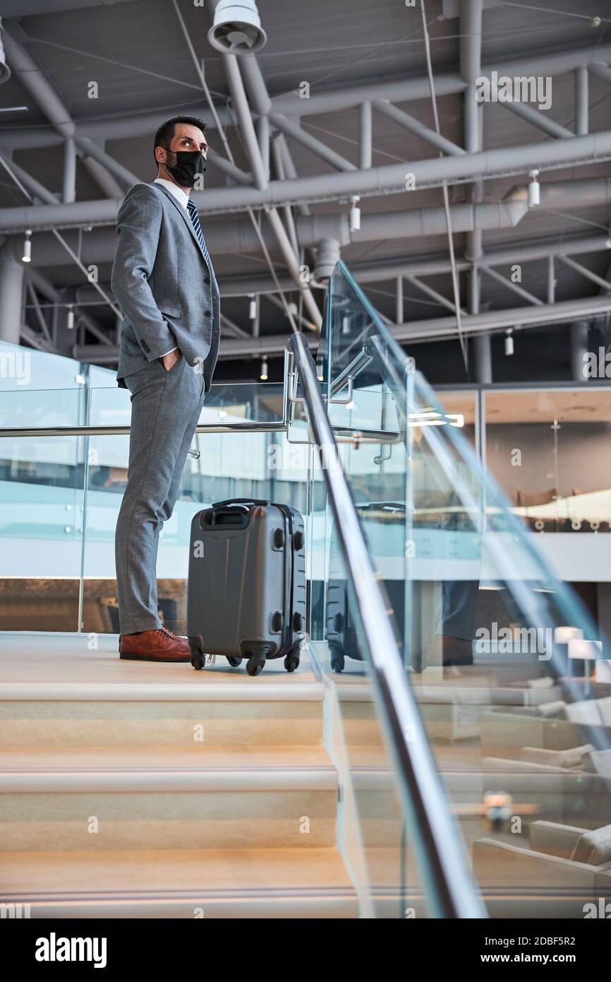 Man looking around the waiting room from above Stock Photo - Alamy