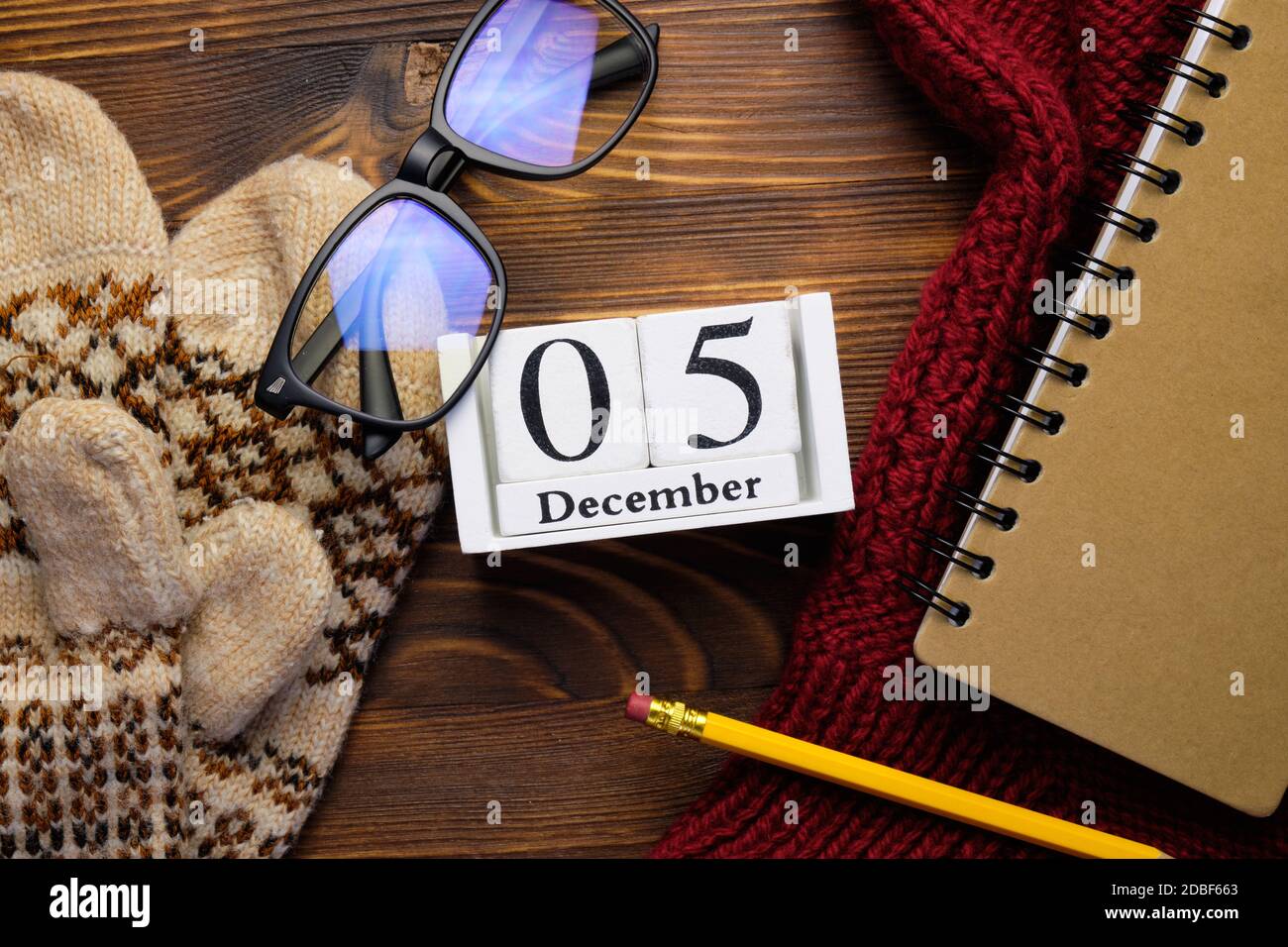 fifth day of winter month calendar december Stock Photo - Alamy