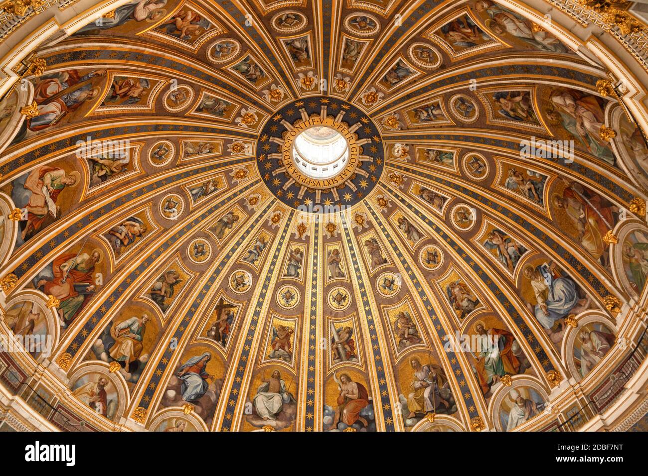 Dome interior of the Papal Basilica of Saint Peter in the Vatican (St ...