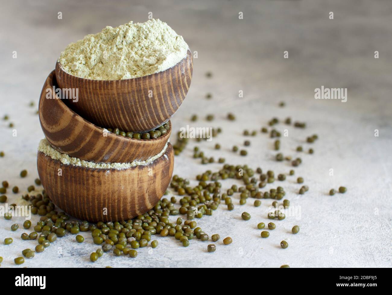 Mung beans flour grain hi-res stock photography and images - Alamy
