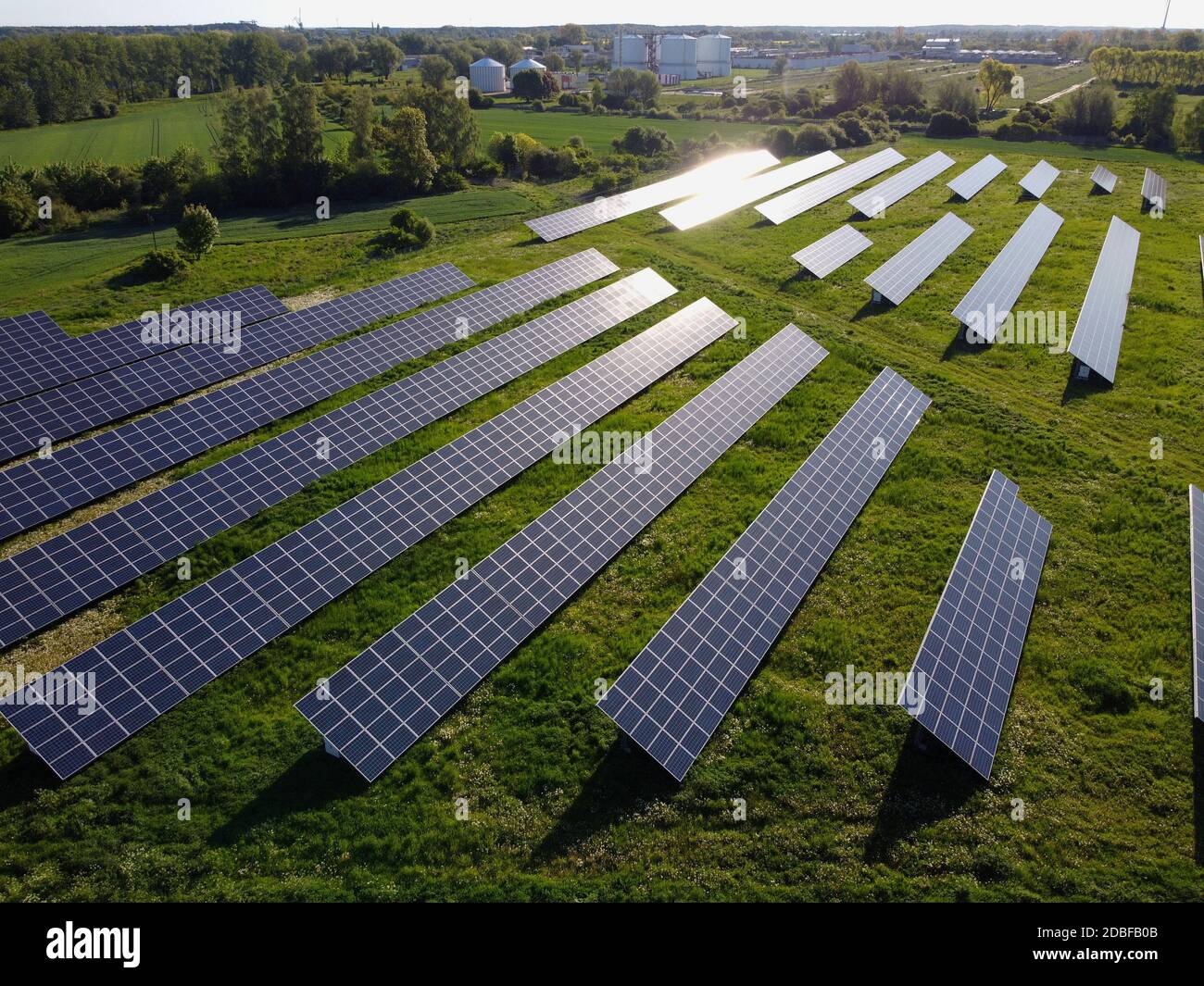 Sun reflection in solar panels, photovoltaic power plant Stock Photo ...