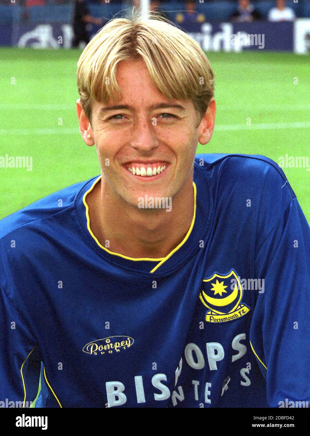 PETER CROUCH PORTSMOUTH V LEICESTER AUGUST 2001 Stock Photo - Alamy