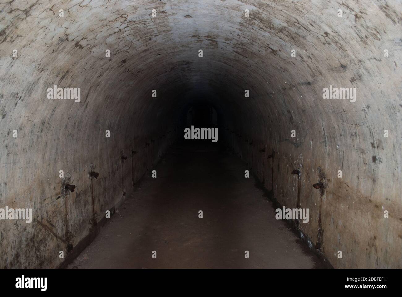 Concrete corridor hi-res stock photography and images - Alamy