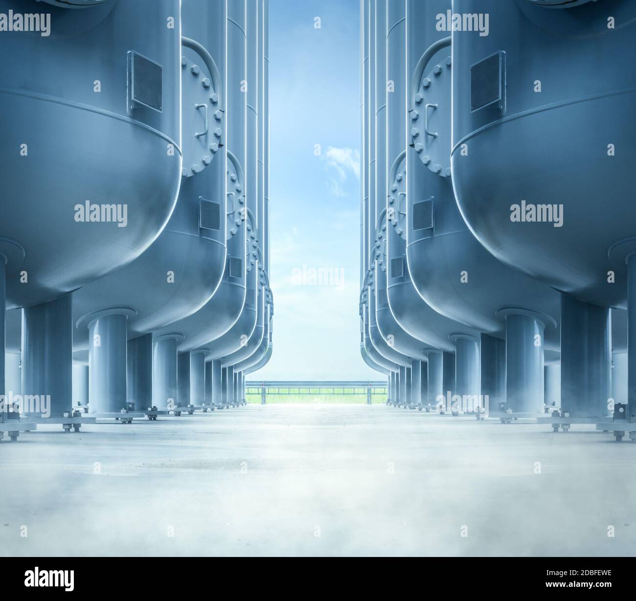 Many large metal containers hi-res stock photography and images - Alamy