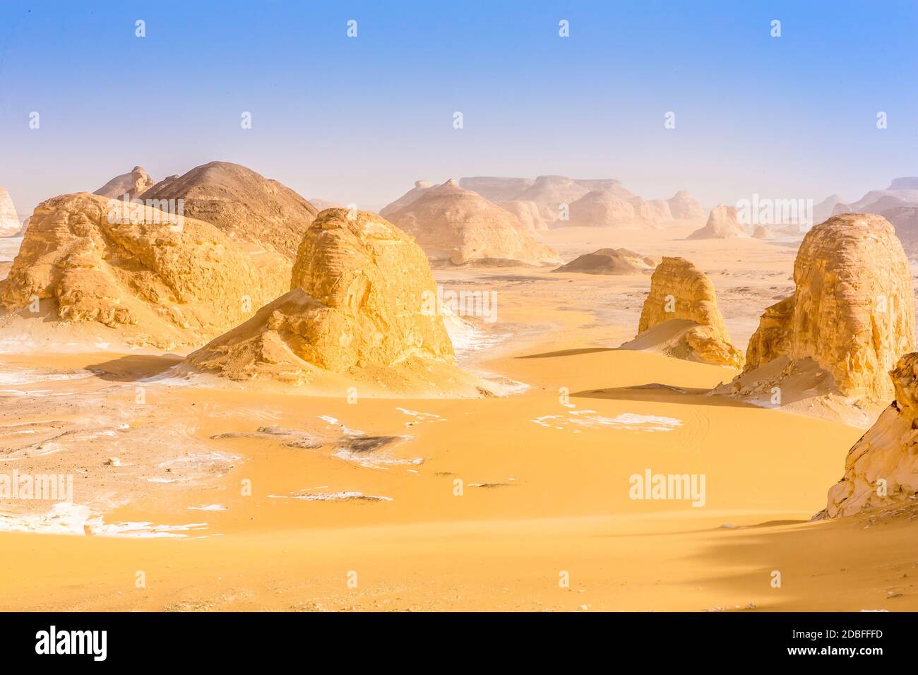 White Desert at Farafra in the Sahara of Egypt. Africa Stock Photo - Alamy