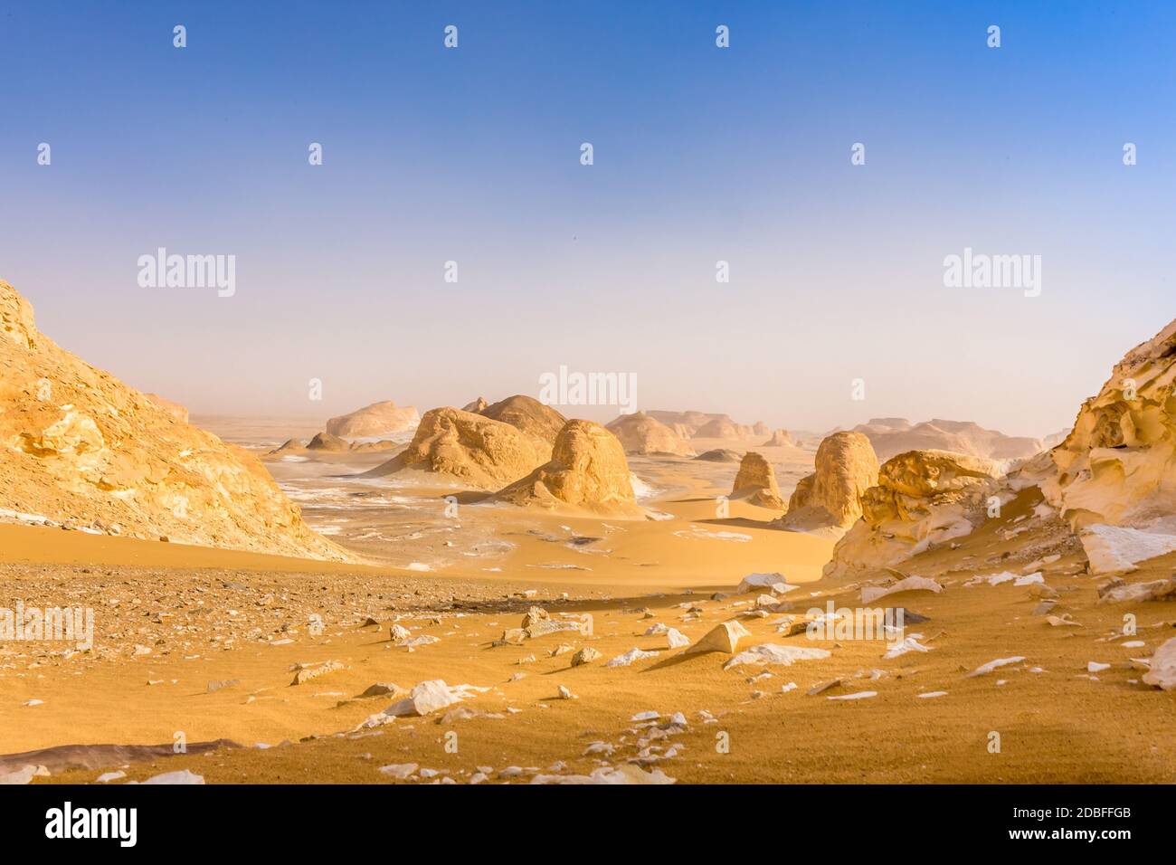White Desert at Farafra in the Sahara of Egypt. Africa Stock Photo - Alamy