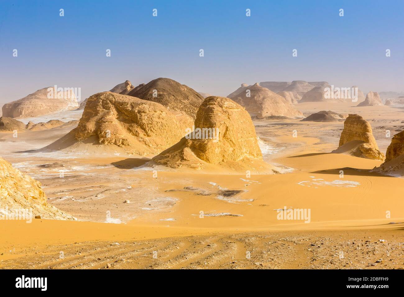 White Desert at Farafra in the Sahara of Egypt. Africa Stock Photo - Alamy