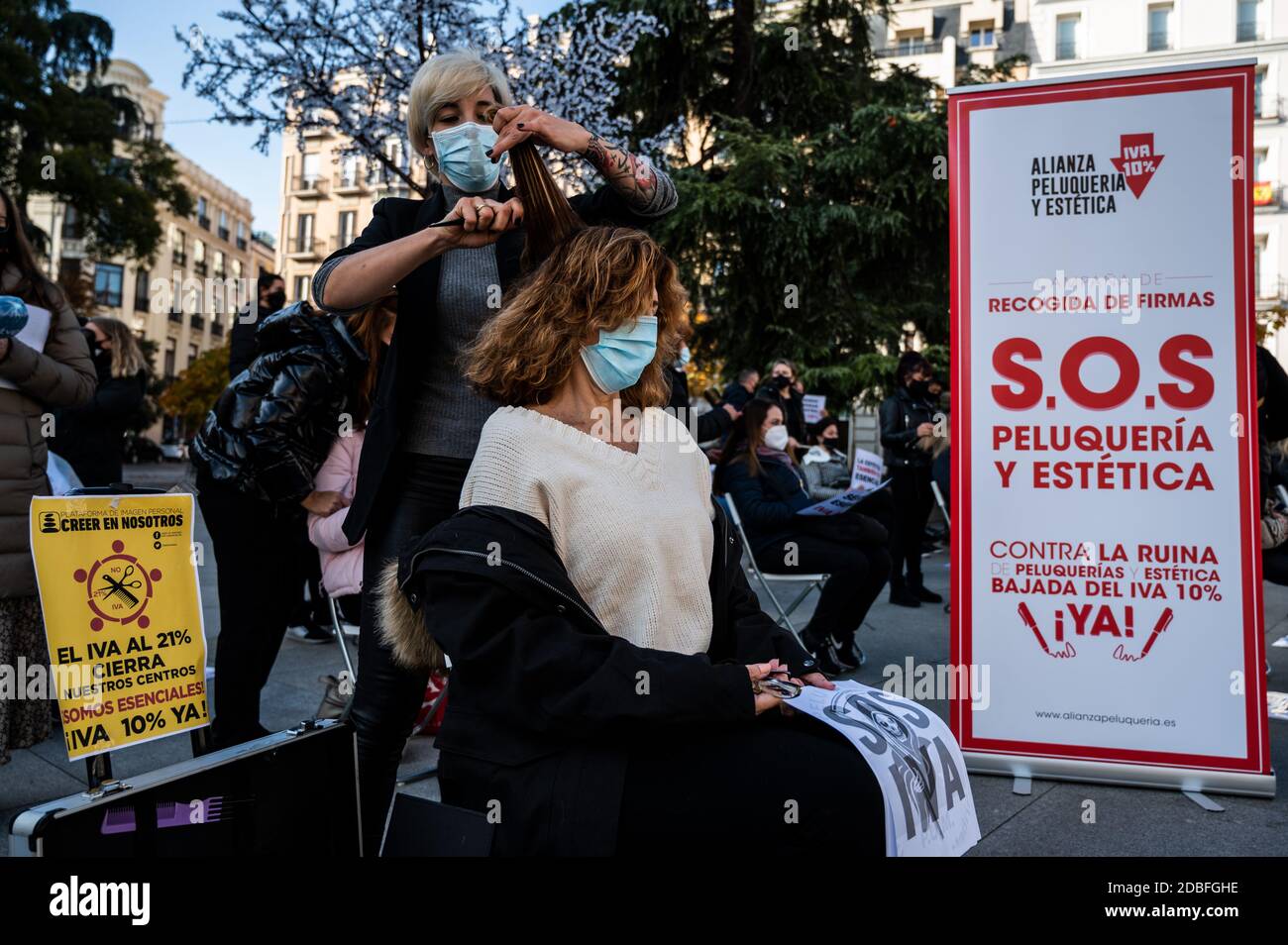Cutting hair in protest hi-res stock photography and images - Alamy