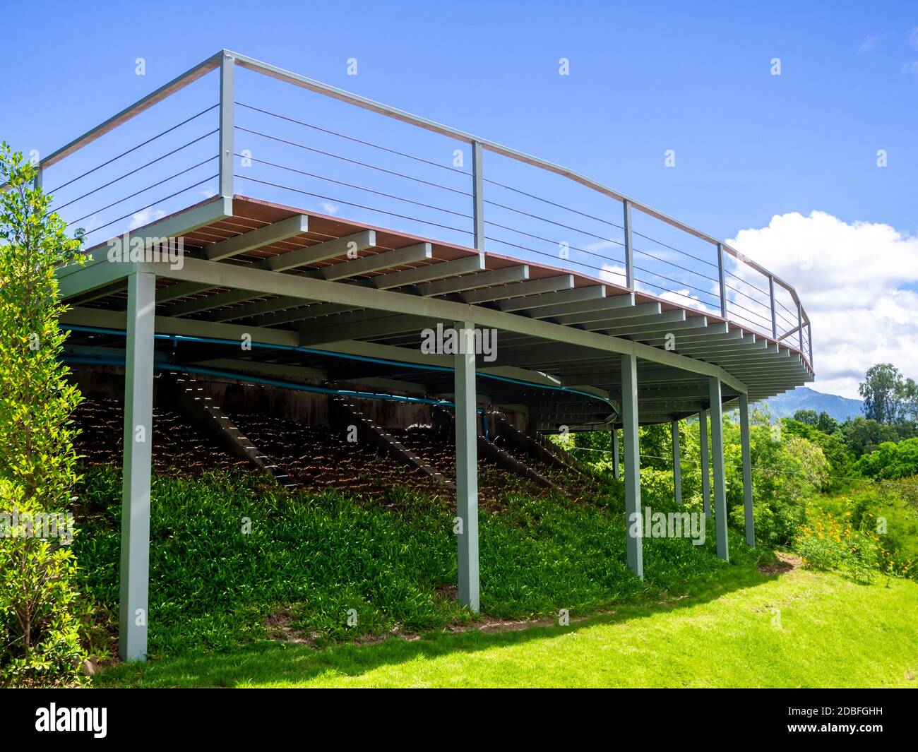 Amazing glass floor balcony hi-res stock photography and images - Alamy