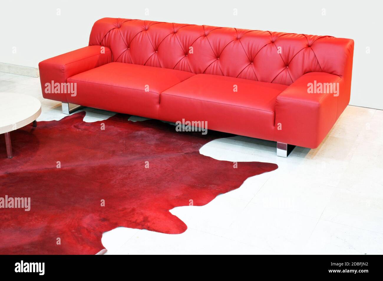 Red leather sofa and fur in the living room Stock Photo - Alamy