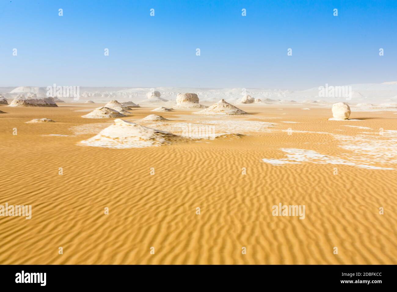 White Desert at Farafra in the Sahara of Egypt. Africa Stock Photo - Alamy