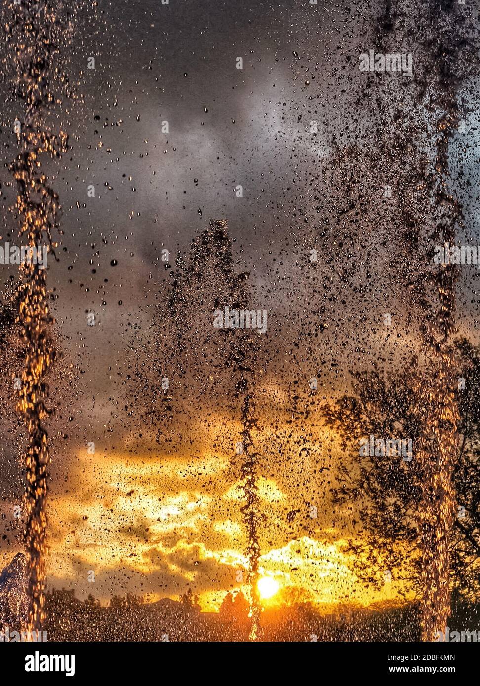 Fountain water against daylight hi-res stock photography and images - Alamy