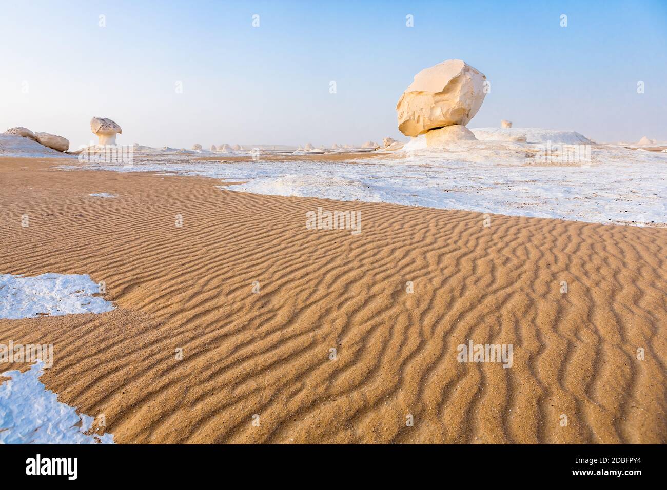 White Desert at Farafra in the Sahara of Egypt. Africa Stock Photo - Alamy