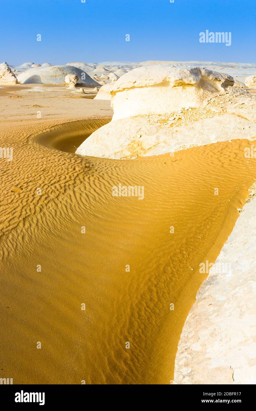 White Desert at Farafra in the Sahara of Egypt. Africa Stock Photo - Alamy