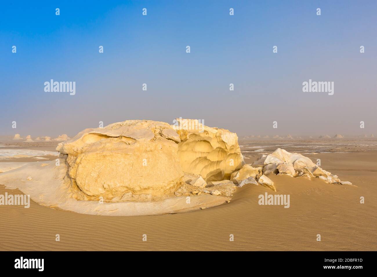 White Desert at Farafra in the Sahara of Egypt. Africa Stock Photo - Alamy