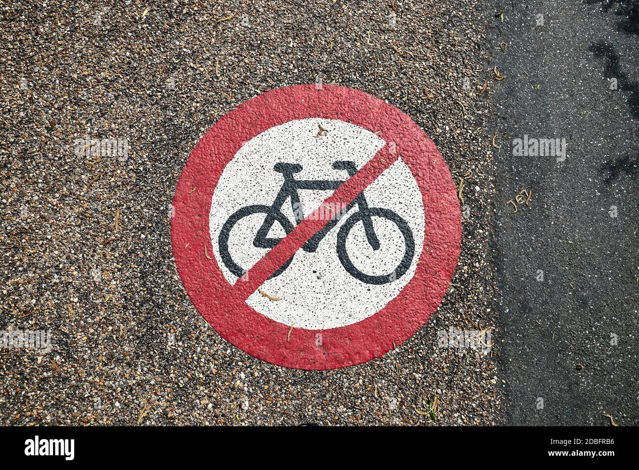 No bicycle riding or skateboarding on sidewalk pavement sign hi-res ...