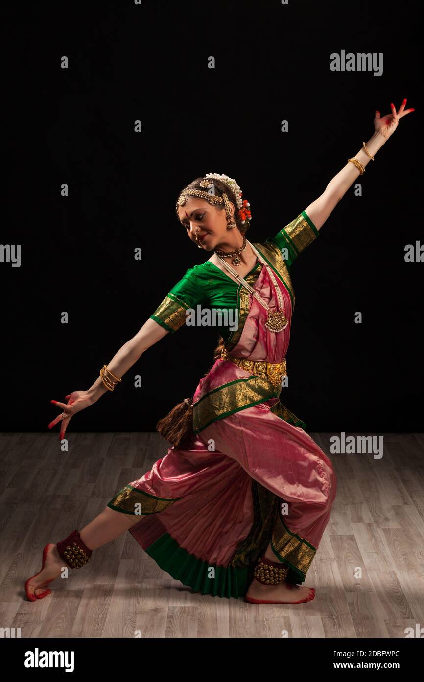 Bharatanatyam tamil nadu dancer hi-res stock photography and images - Alamy