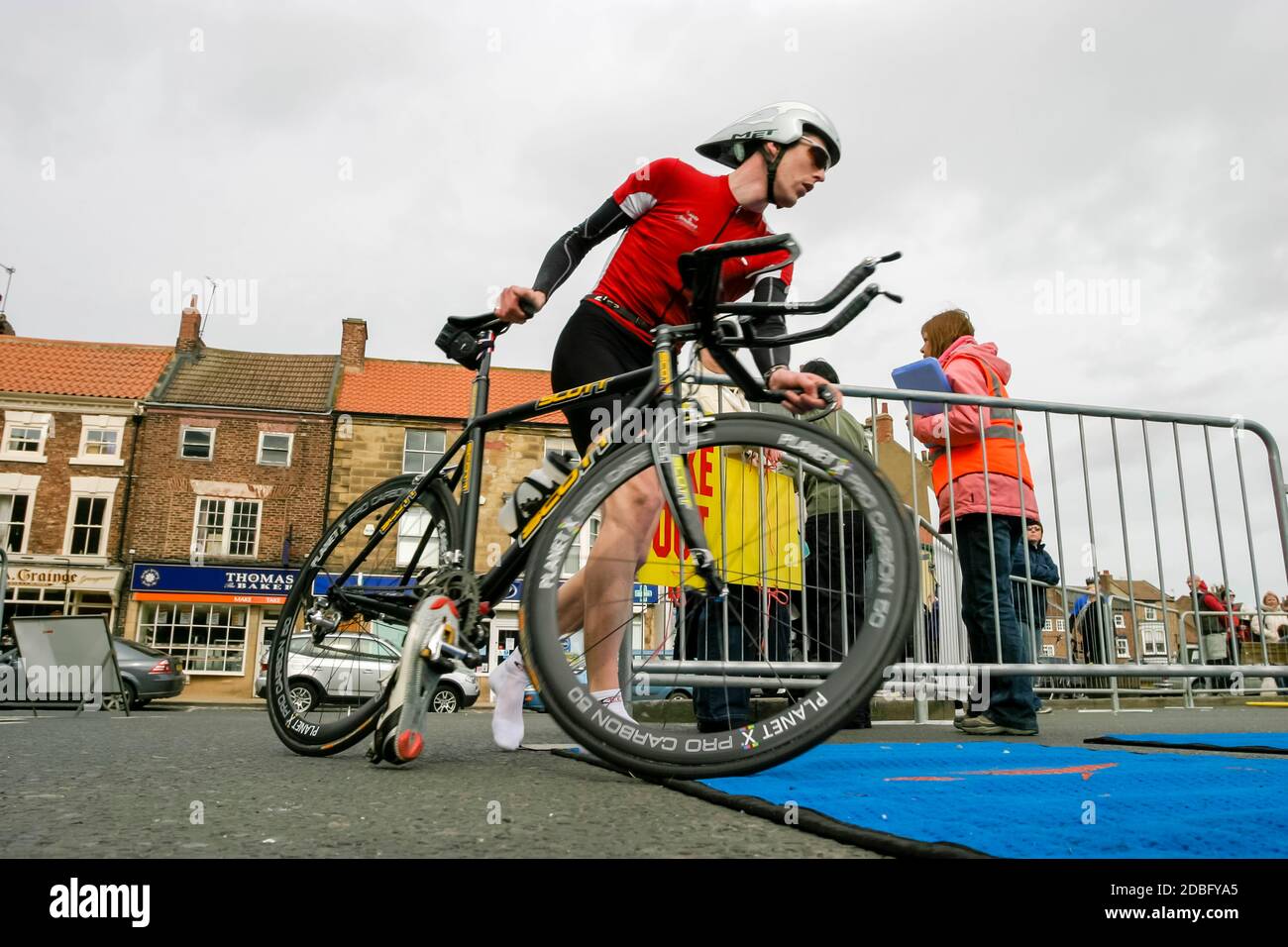 Competitors entering the transition area after the bike ride in the ...