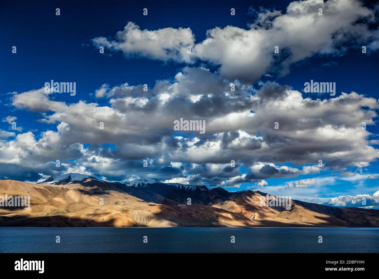 Himalayan nature high altitude lake Tso Moriri (official name Tsomoriri ...