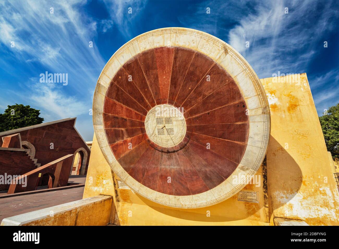 Narivalaya Yantra - Sundial in Jantar Mantar - ancient observatory ...