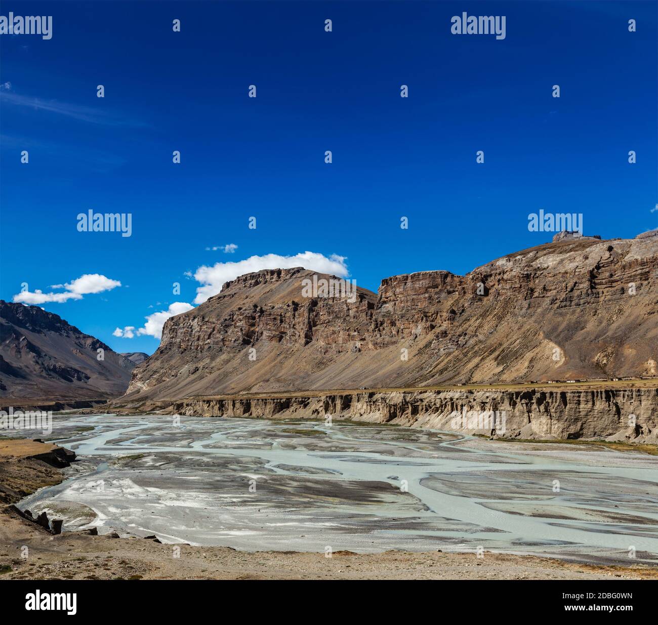 Himalayan landscape in Himalayas along Manali-Leh road. Himachal ...